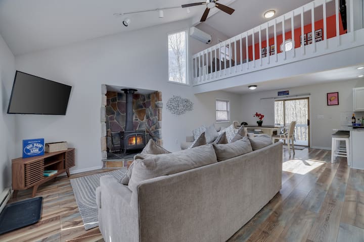 Big Bass Lake 4br Poconos Home - Game Room - Pool - 莫斯科