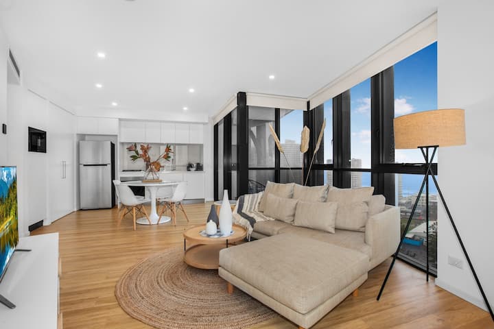 One Bedroom With Ocean View In Surfers - Surfers Paradise