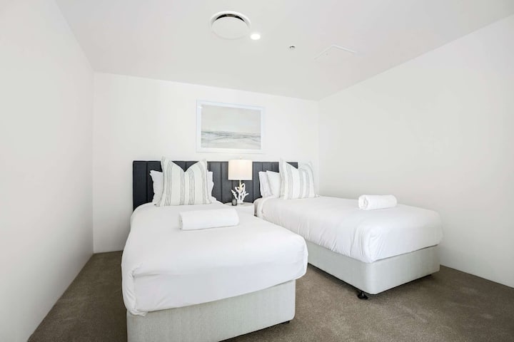 North Facing Q1 4 Bed Sub-penthouse - Level 60! - Gold Coast