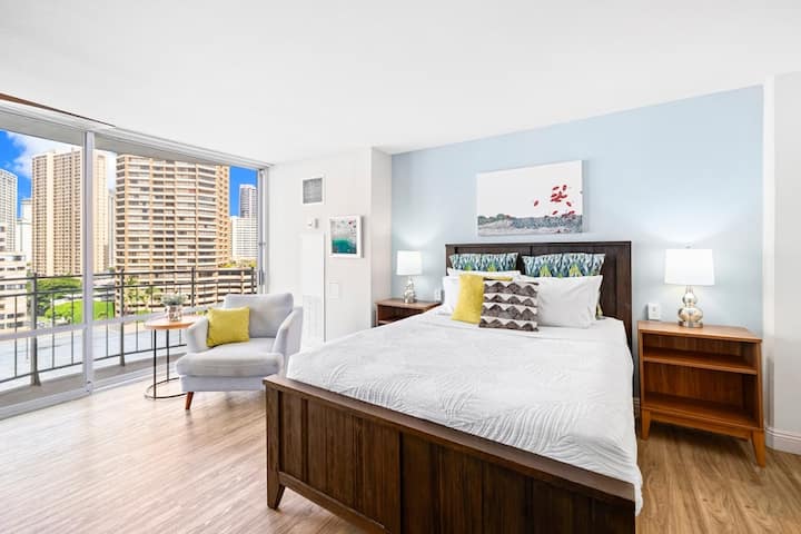 Prime Location! Waikiki City View Studio - O‘ahu, HI