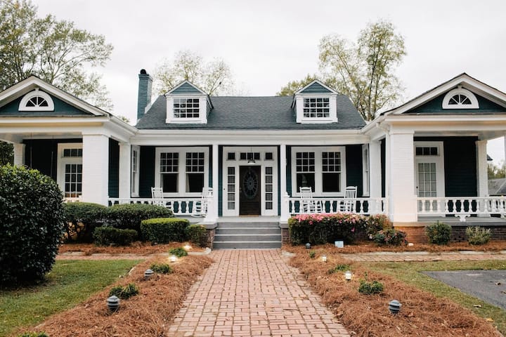 Grand Pet-friendly Home | Pool | Sleeps 22 - Millbrook, AL