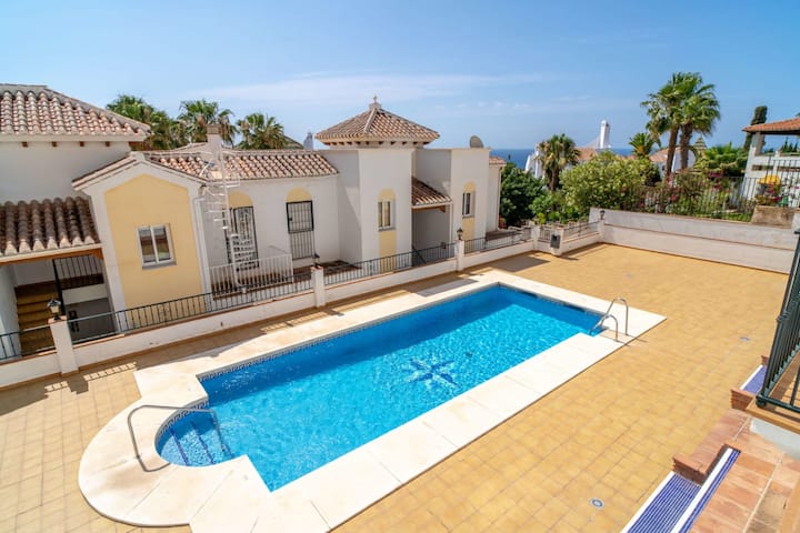 Chimenea Apartamentos - Nerja