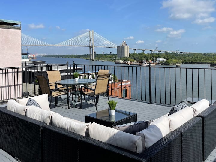 Amazing River Views From Private Balcony - Savannah