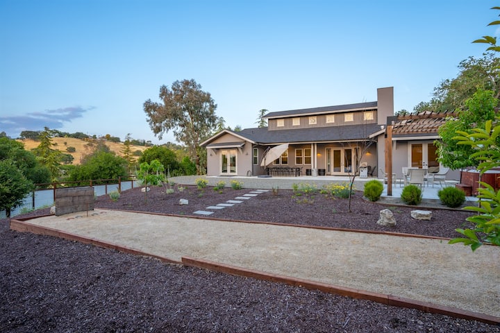 Luxurious, Modern Farmhouse In Wine Country - Santa Margarita, CA