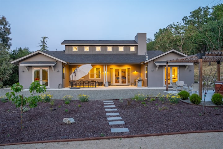 Luxurious, Modern Farmhouse In Wine Country - Santa Margarita, CA