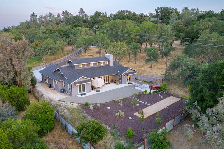 Luxurious, Modern Farmhouse In Wine Country - Atascadero, CA