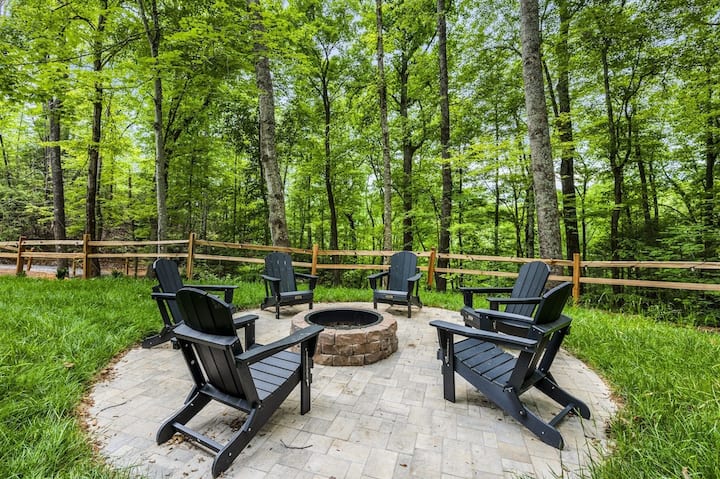 *Modern 3br Mountain Lodge! Huge Yard + Fire Pit!* - Gatlinburg