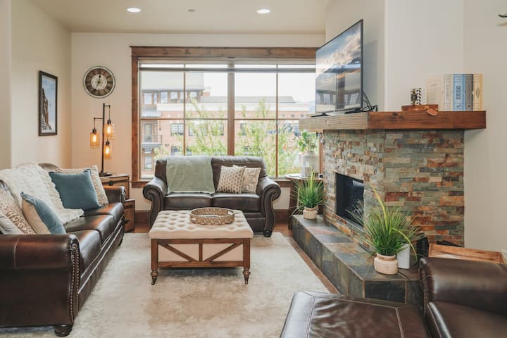 Stunning Modern Home In The Heart Of Bozeman - Bozeman, MT