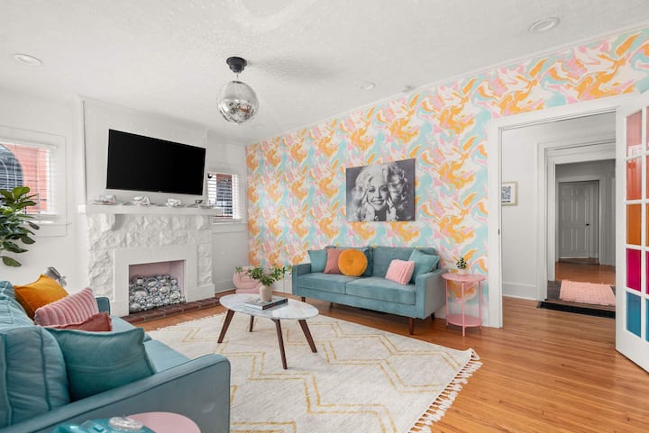 Sleeps 22 The Dolly House On Music Row - Nashville, TN