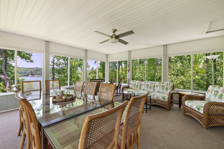 Lakefront House With Great Views - W. Kerr Scott Lake