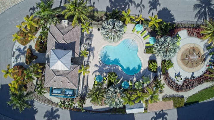 Coastal Oasis Condo W/ Luxury Resort Amenities - Anna Maria Island, FL