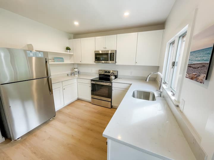 Walk To Old Garden Beach! 3 Bedroom Home! - Long Beach Gloucester