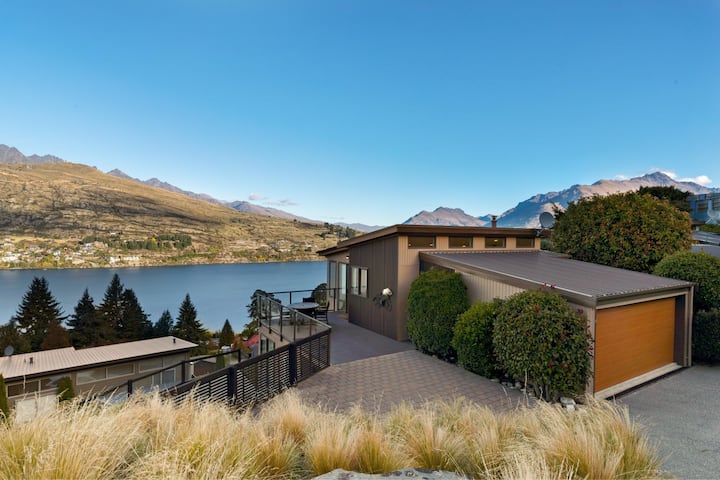 Panoramic View– 3br Home Lake & Mountain Views - Queenstown, New Zealand