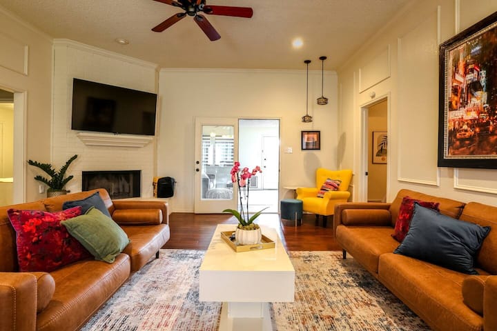 Artsy Retreat 3/2 W/ Bonus Room - Lubbock, TX