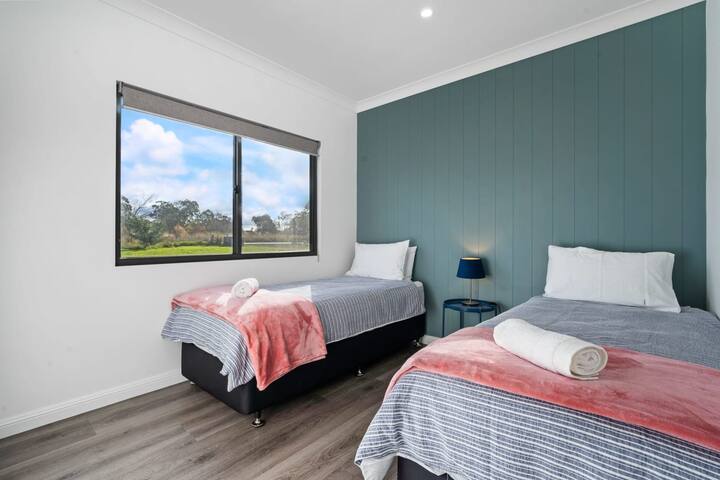 Glenowrie Cottage - 1 King, 2 Singles - Farm Stay - Millthorpe