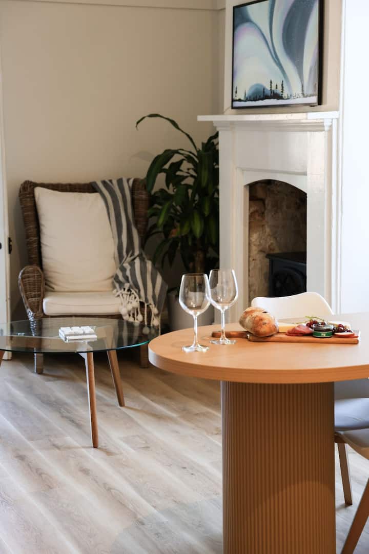 Clements Cottage On Main St. Bare Bnb By Bare Body - Beechworth