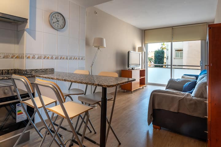 At099 Village Centre, With Pool, Beach 600m Away - Torredembarra