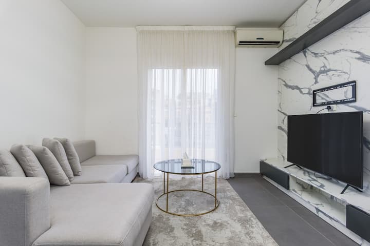 Luna 2-br In Mar Mikhael W/24-24 Power - Beirut