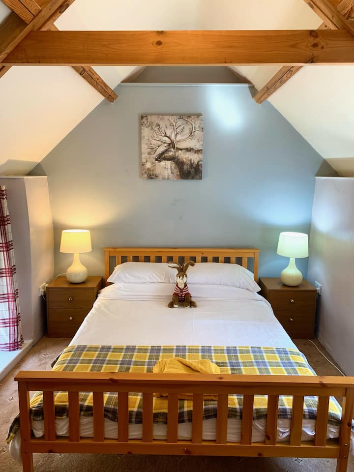 Classic Double Shared Bathroom - The Horseshoe Inn - Shepton Mallet