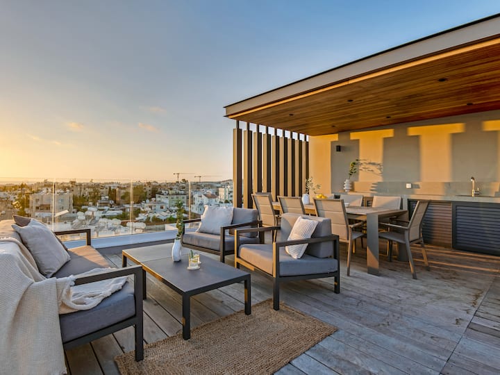 Sanders Olive - Chic 3-bdr Apt With Shared Pool - Paphos