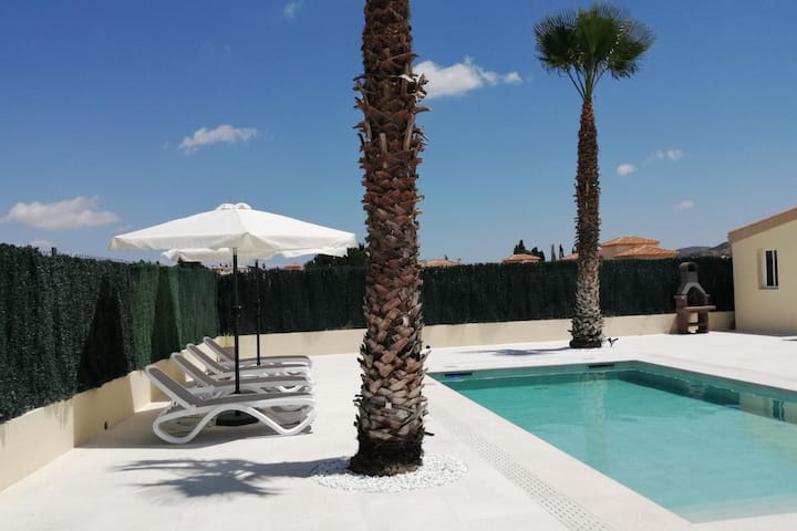 Villa - Sleeps 4 - Pool - Patio - Parking - Albox