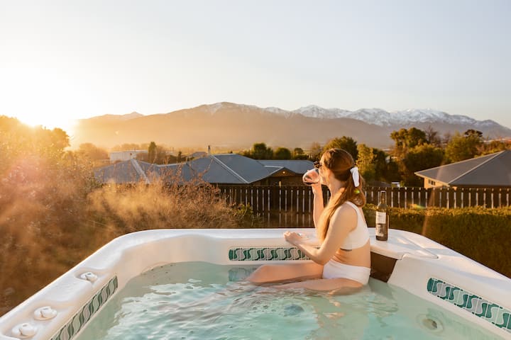 Central | Mountain Views | Spa - Kaikōura