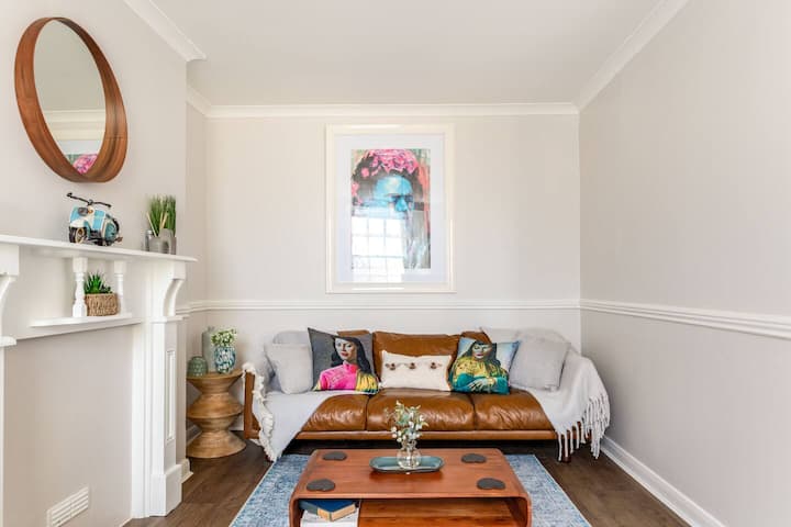 Stylish 2-bed/2-bath Garden Stay On The Seafront! - Brighton