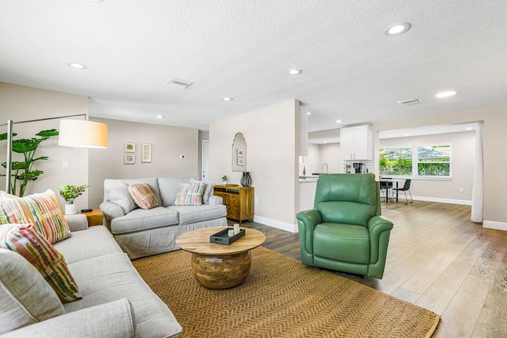 Golf Or Beach • Heated Pool/spa • Ideal Location - Dunedin, FL