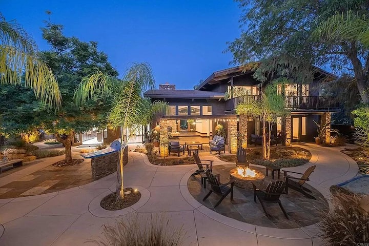 Resort-style 5 Br Retreat In Lake Hodges W Pool - Rancho Bernardo - San Diego