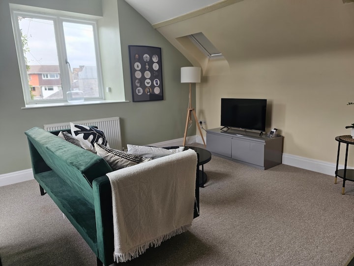 1 Bed Flat - Sleeps 2 - Parking - Wifi - Newport