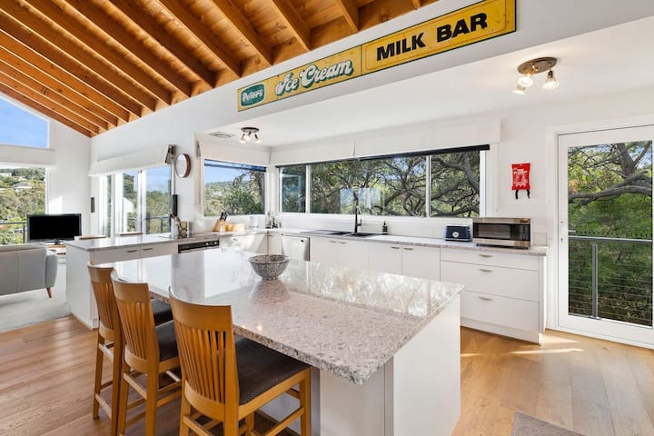 Bush & Beach Haven I Ocean & Bush Views - Fairhaven