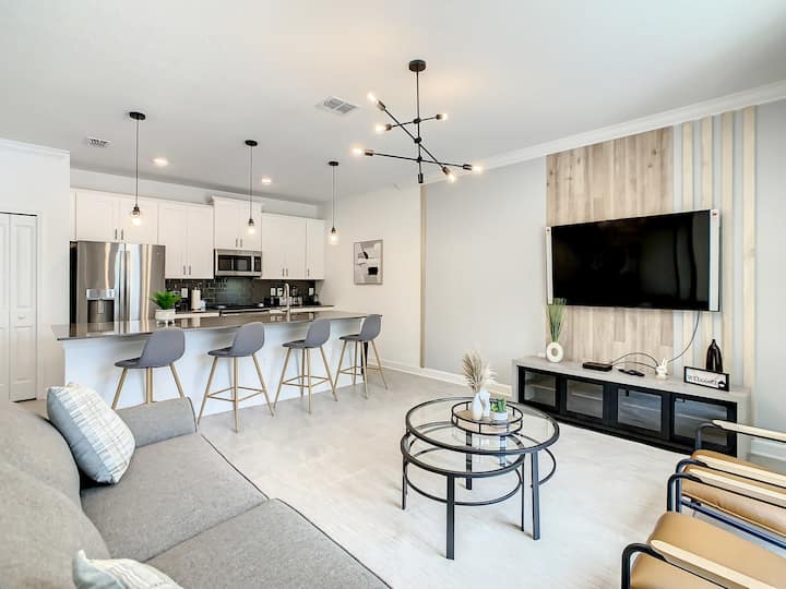 Townhouse Private Pool & Resort Access - Kissimmee, FL