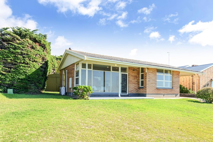 Battye Cottage Beautiful Sea Views All Year Round - Victor Harbor
