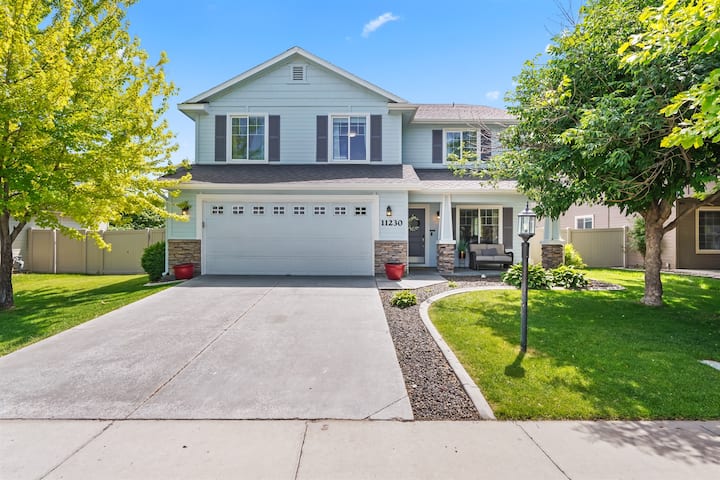 Large Nampa Home Sleeps 20 • Near Lake Lowell • Po - Lake Lowell, ID