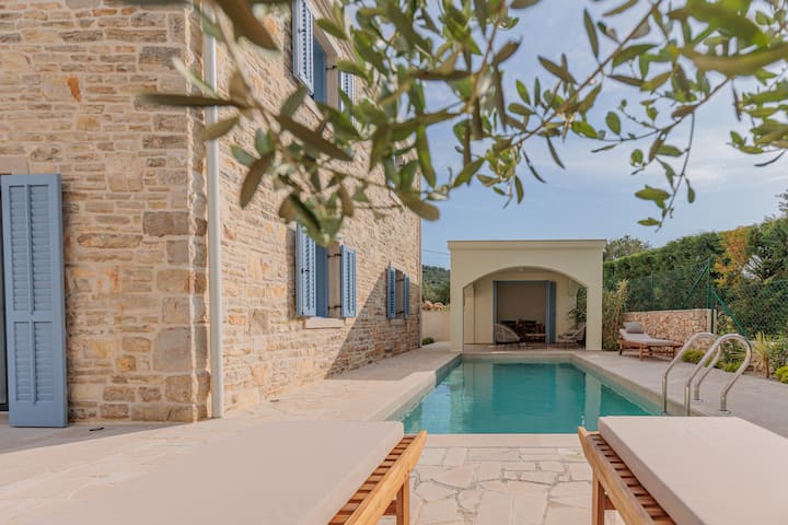 Seafront Villa Adraitica With Pool - Sukošan