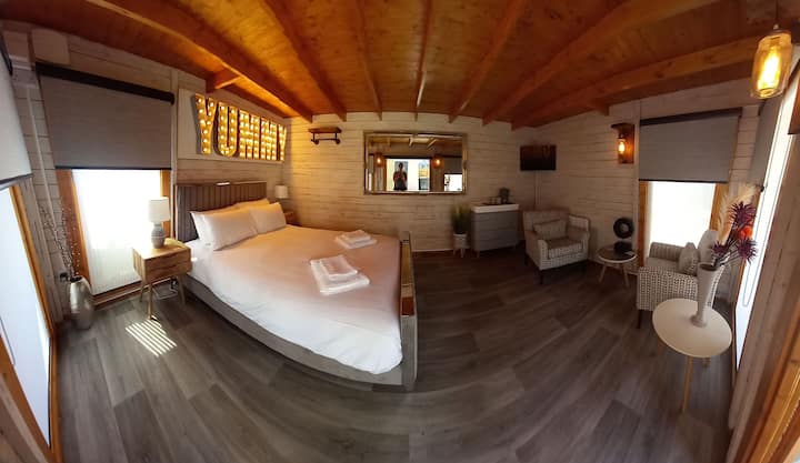 Yummy Log Cabin With Private Bathroom - Lostwithiel