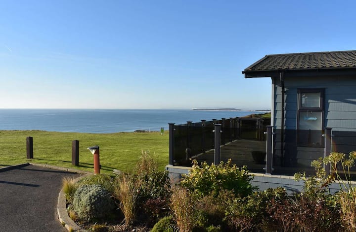 Entire Holiday Home At Hobourne Naish - New Milton