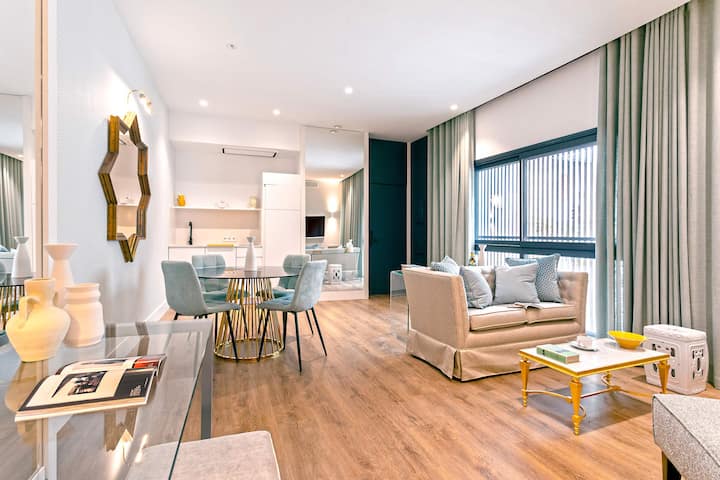 Luxury Apartment Near Torre Del Oro. Betis Vi - Camas