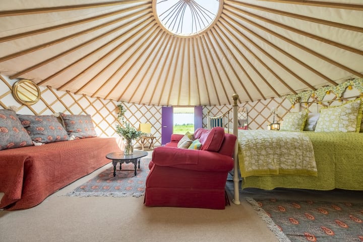Luxury Glamping With Hot Tub - Valley View Yurt - Suffolk