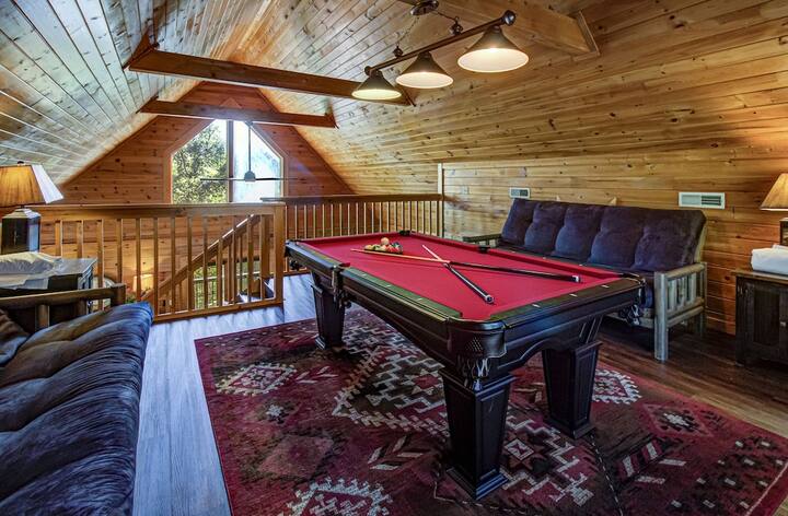 *Cozy 2br + Loft! • Game Room • Hot Tub! • Arcade* - Sevierville, TN