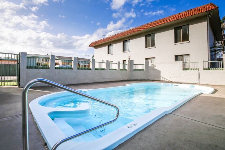 Charming 2-bed Apartment With Bay Views - Batemans Bay