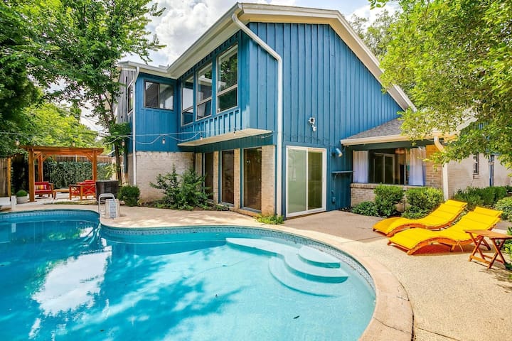 Dfw! Luxury Mcm Home W/ Pool & Game Room - Irving, TX