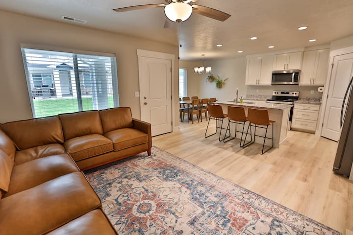 227 - Bear Lake Escapes. Unbeatable Location! - Bear Lake