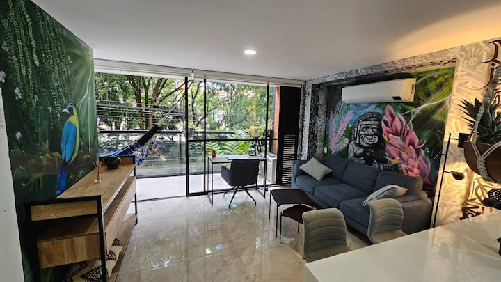Belén Laureles Studio - Balcony & Garage - Medellín