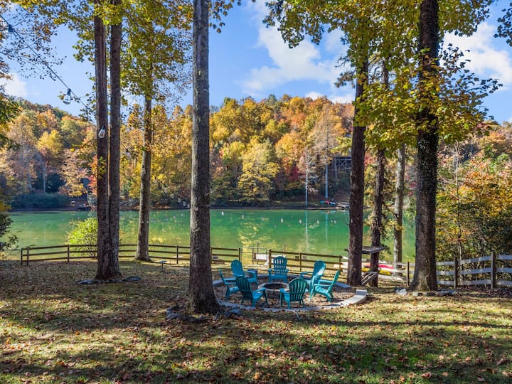 Sleeps 8 | Firepit | Hot Tub | Private Lake Access - Transylvania County, NC