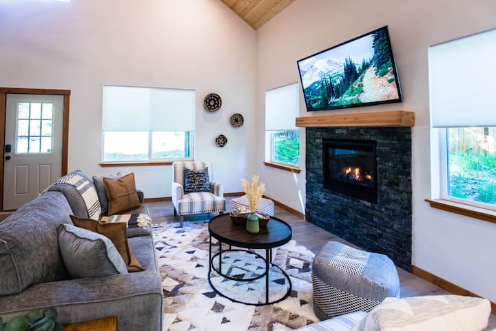 Mt Rainier Cabin W Pond & Fire Pit | Ac - Ashford, WA