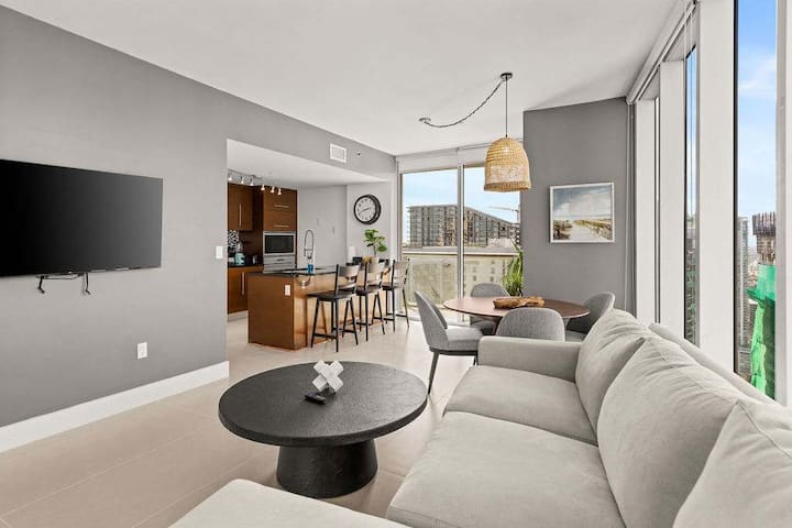 Newly Renovated 2 Br @Icon Brickell | Spa+gym+pool - Miami