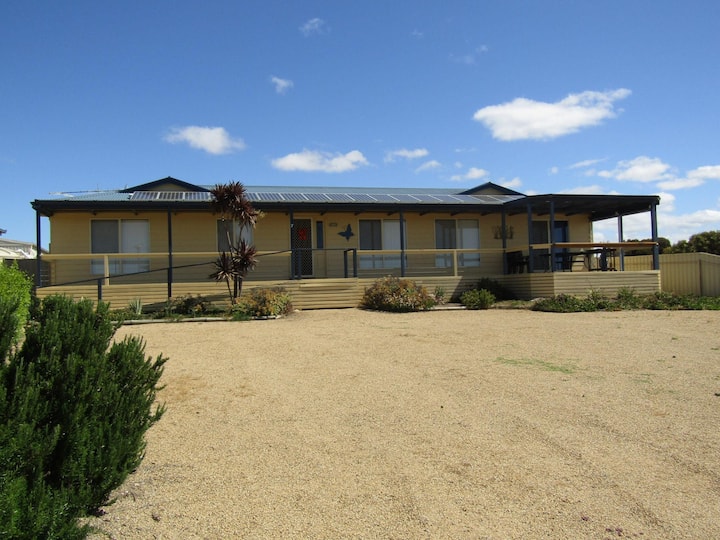 Catch N Relax  -  4 Bedroom Holiday Home! - Point Turton