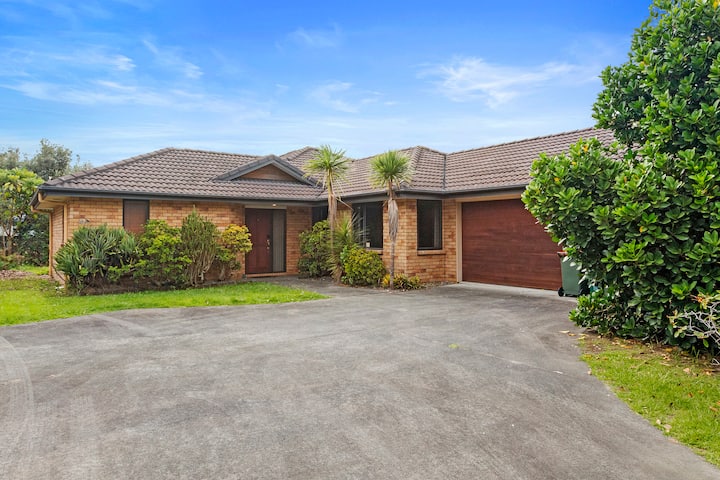 Bowentown Bach – Waihi Beach Holiday Home - Waihi Beach