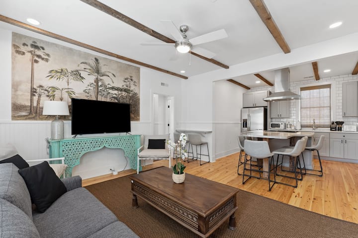 ‘Pacific Blue’ – Historic Home 5 Mins To King St. - Charleston, SC